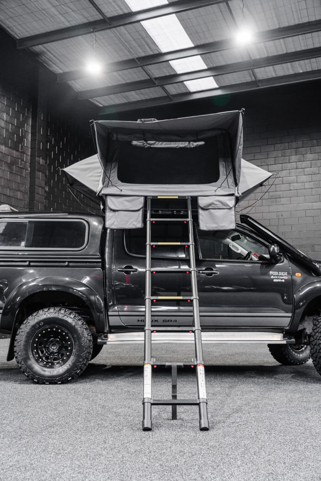 Defender Off-Road Cantilever Hard Shell Rooftop Tent - NZ Motors Limited