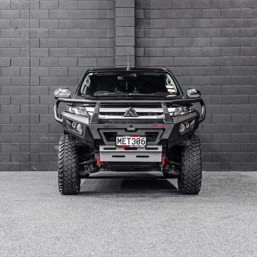 DEFENDER Off-Road Bull Bar + Winch & Spotlights Combo Package - NZ ...