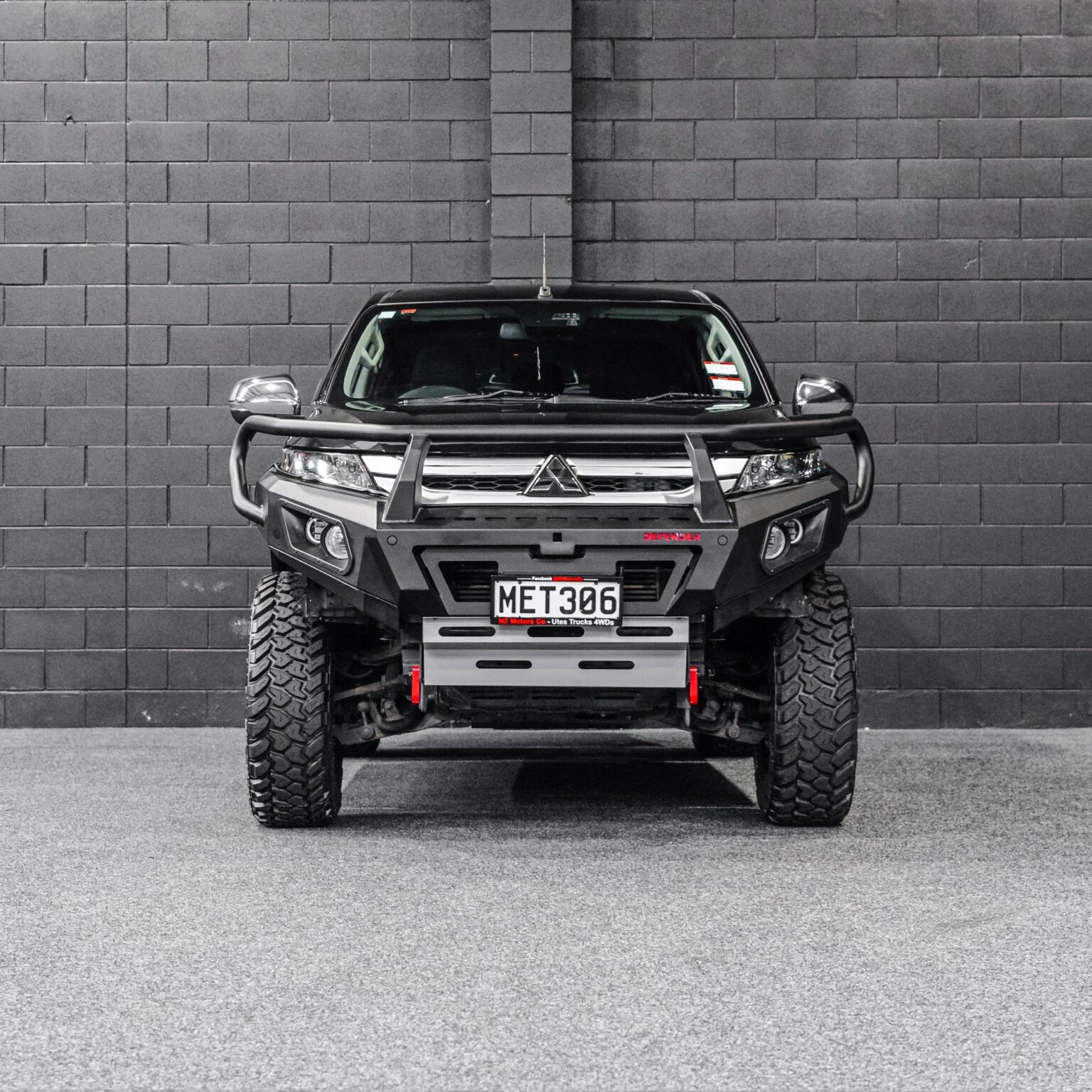 DEFENDER Off-Road Bull Bar + Winch & Spotlights Combo Package - NZ ...